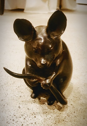 Vintage Bronze Mouse. – Modele's Home Furnishings