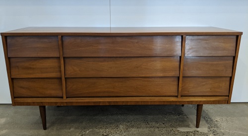 Dixie vintage 9-drawer dresser – Modele's Home Furnishings