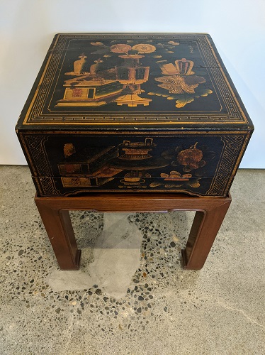 Vintage box-on-stand – Modele's Home Furnishings
